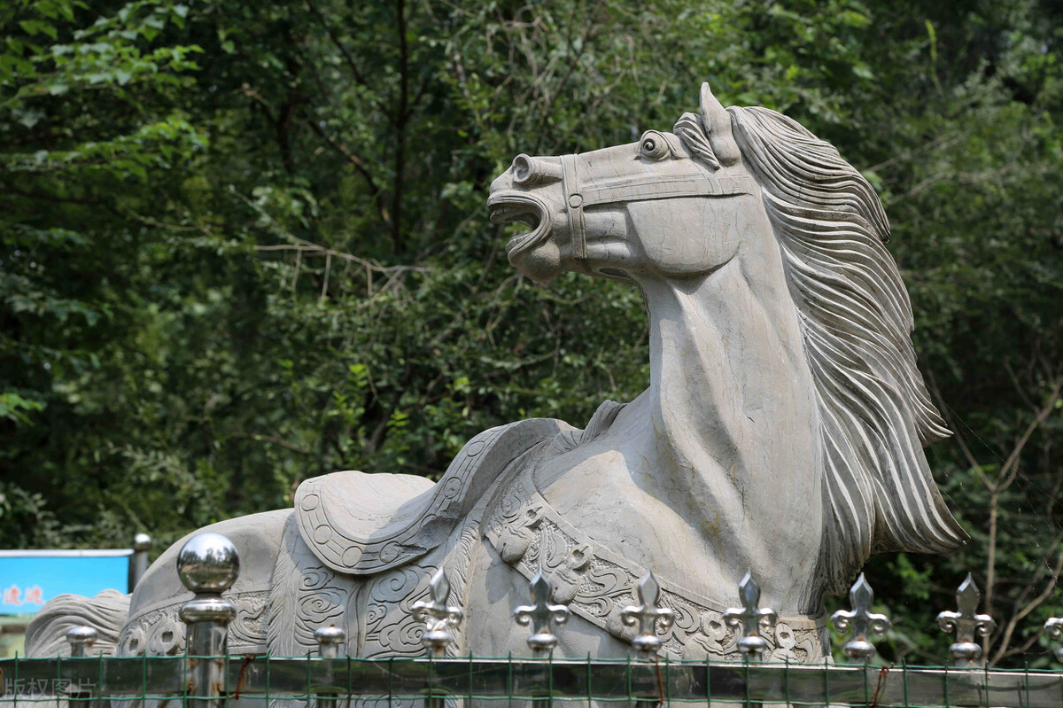 History: How many hidden secrets were hidden behind the emperor's back ...