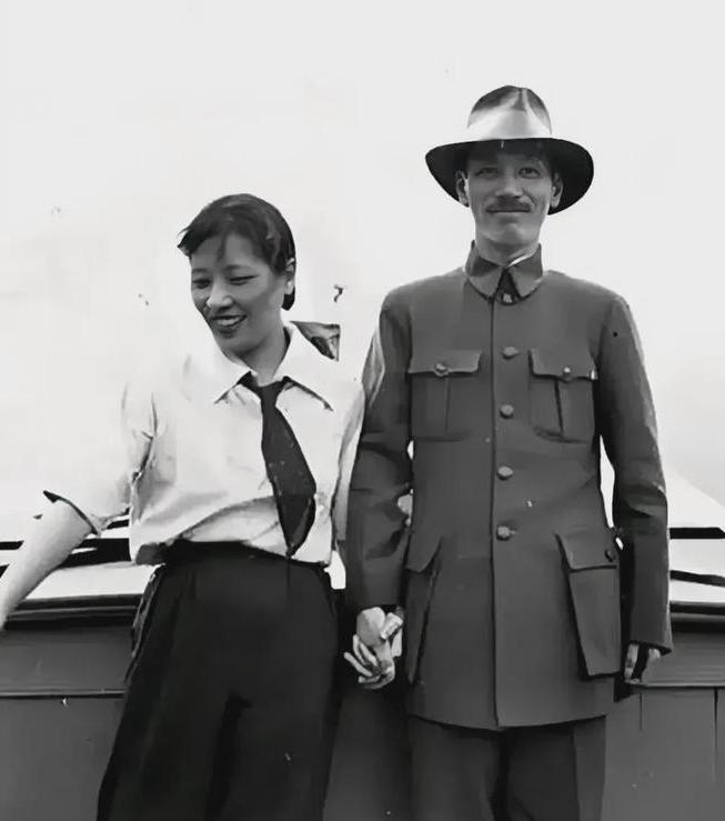 In 1937, Chiang Kai-shek's "family of four", Mao Fumei still took the ...
