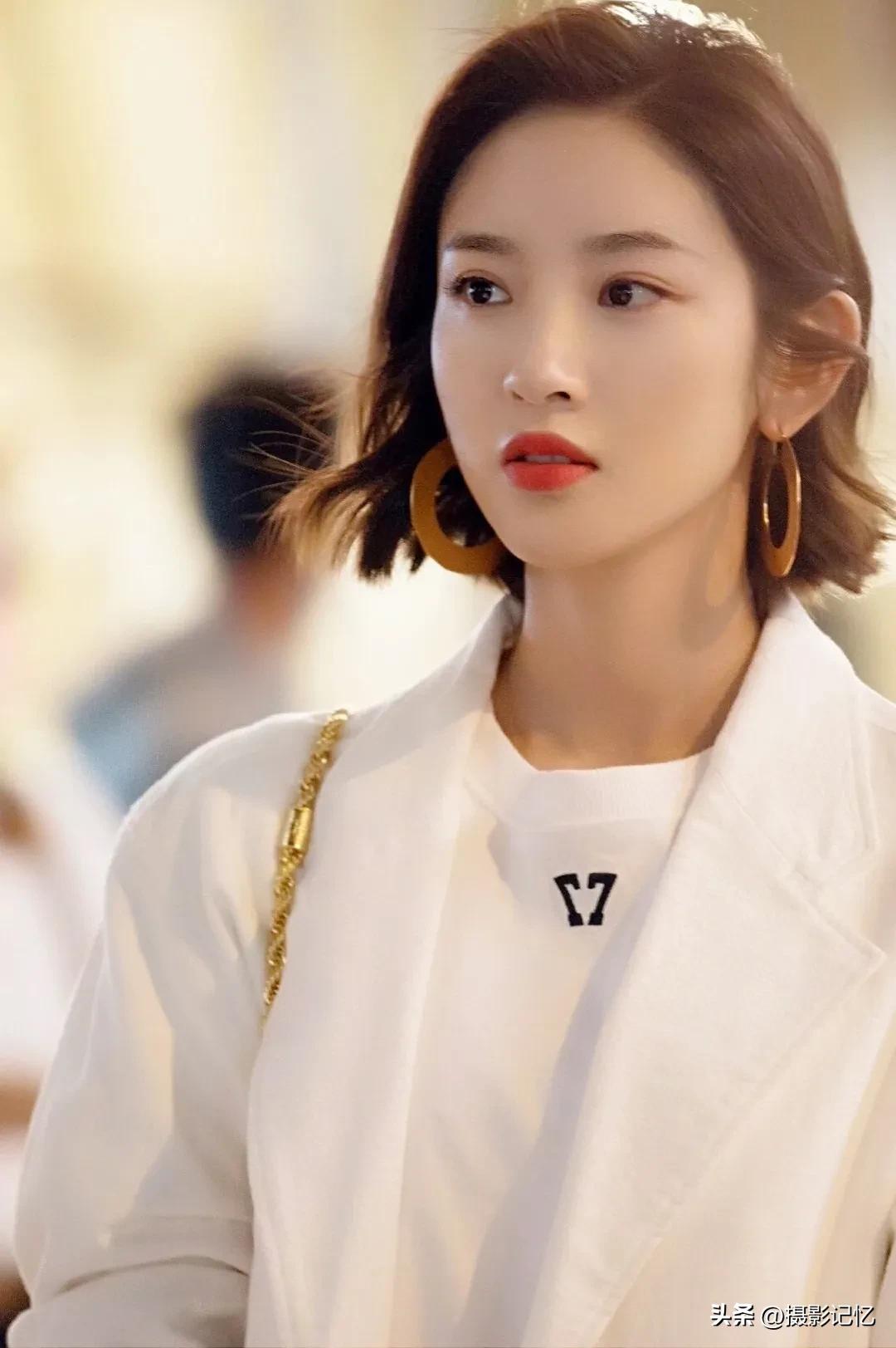 Tang Yixin: dignified appearance - iNEWS