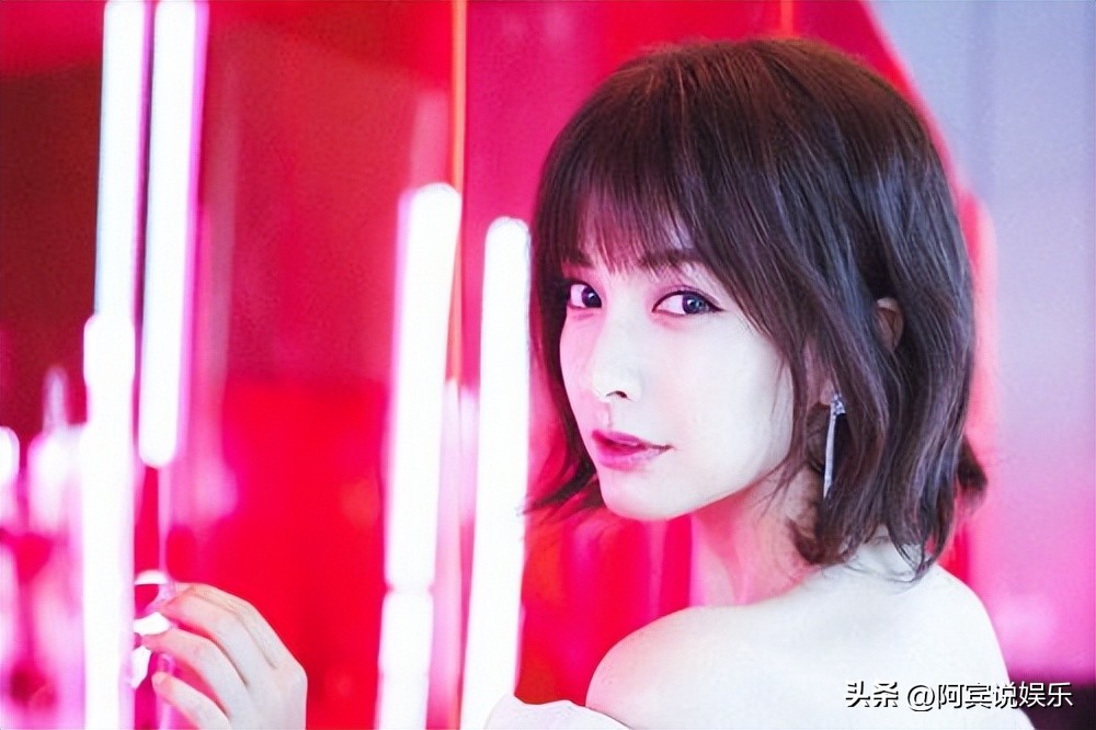 Wu Xin is too beautiful to be recognized as a "car model"! Wearing a ...