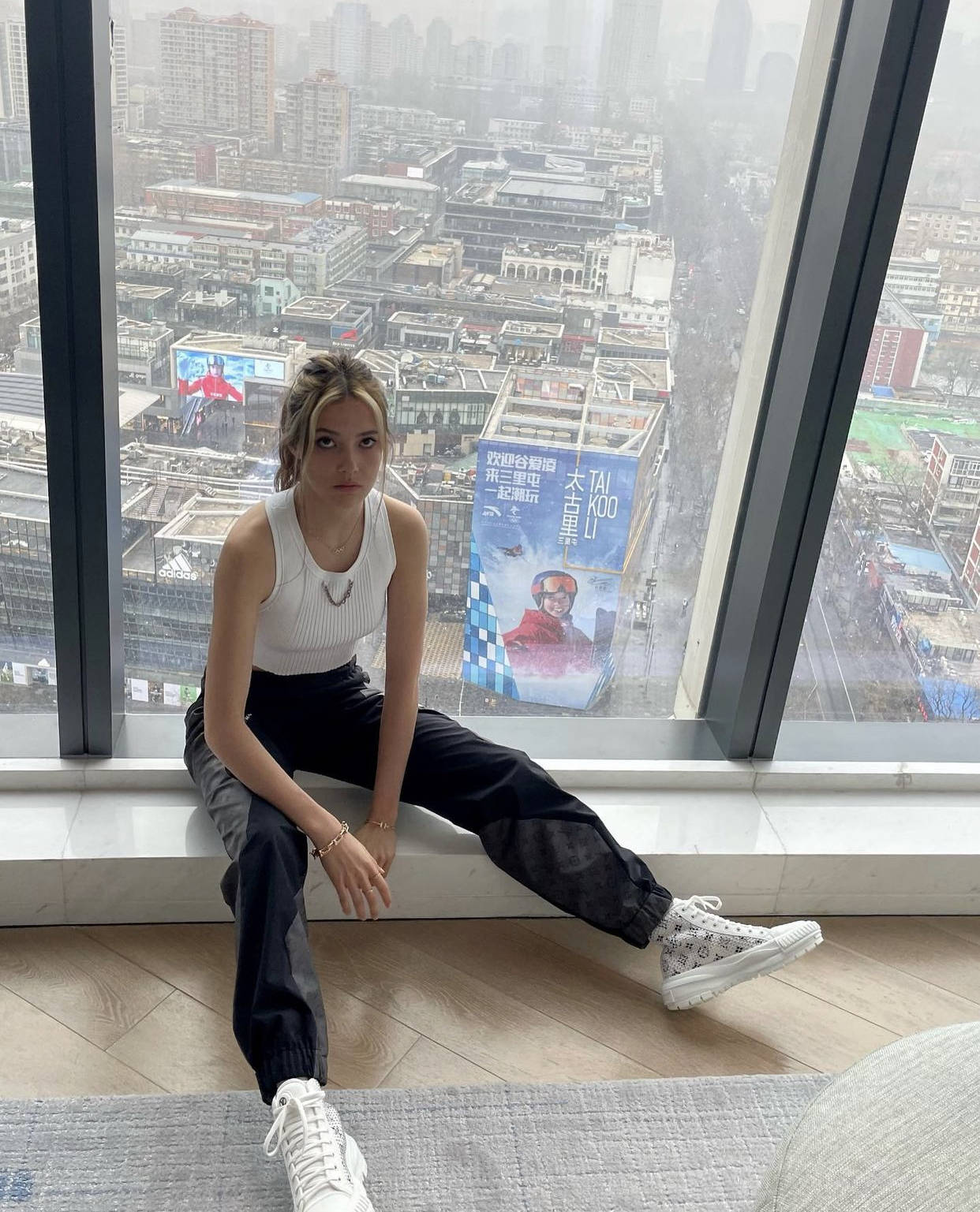 Run a half marathon after eating and broadcasting!Gu Ailing's half ...