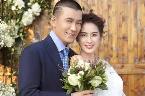 Huang Shengyi celebrates her husband's birthday with her family, her 20 ...