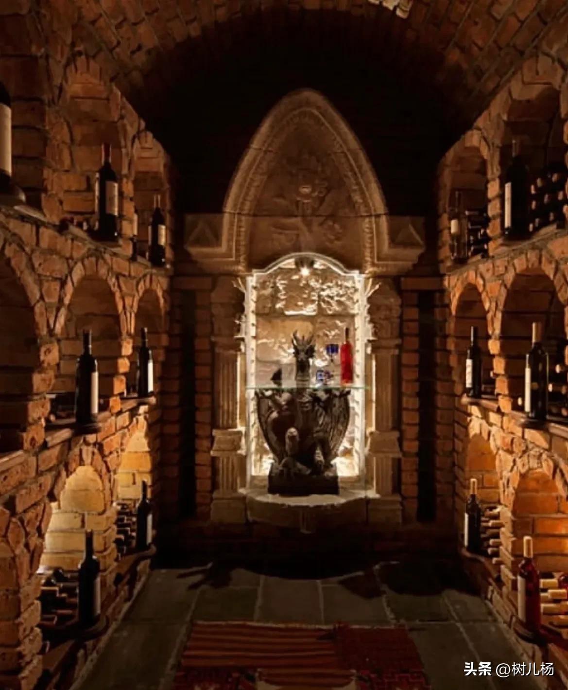 The famous "House of Vampires" - iNEWS