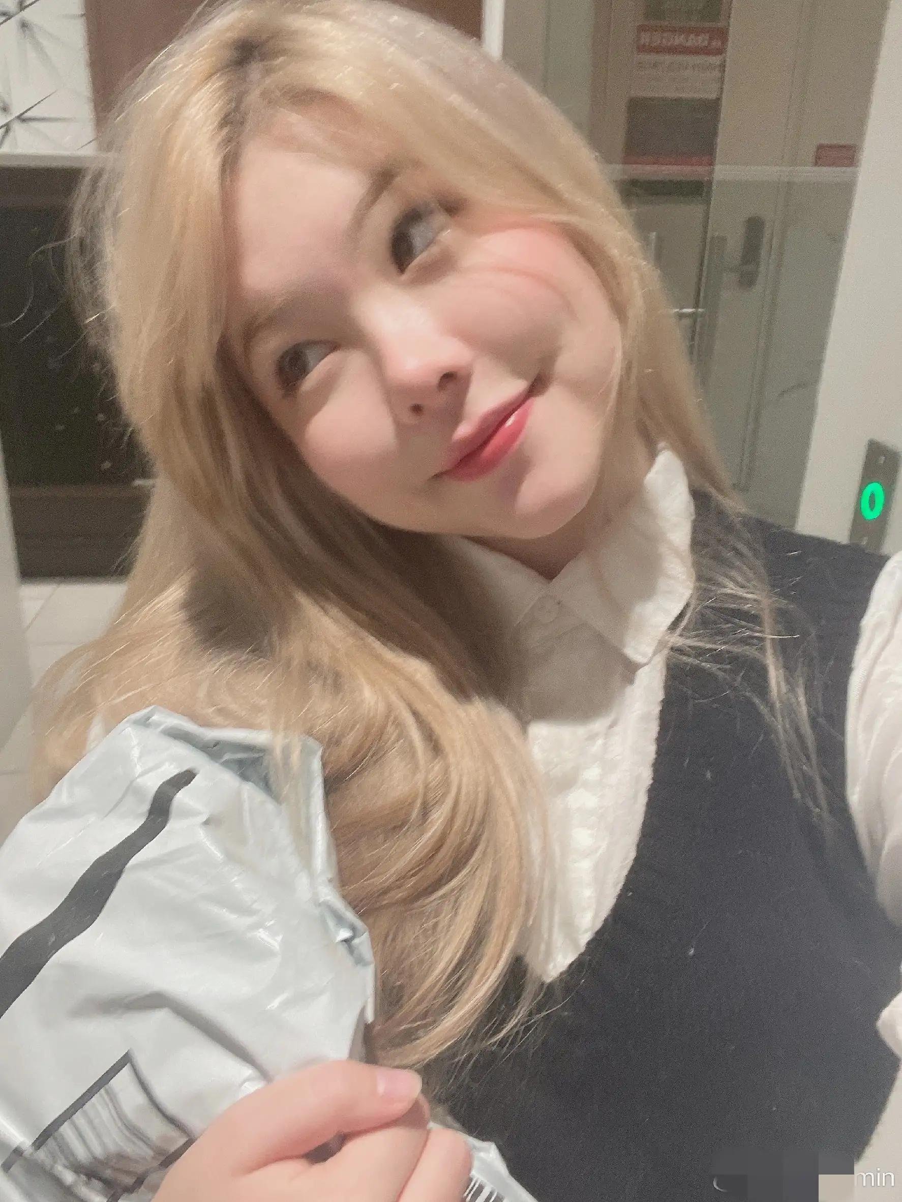 Mayumi and FLY jungler Spica officially announce their relationship - iNEWS