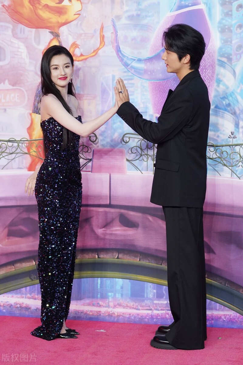 Song Zuer and Zhang Xincheng's hands are so sweet, it's even sweeter than idol dramas, Xincheng ...