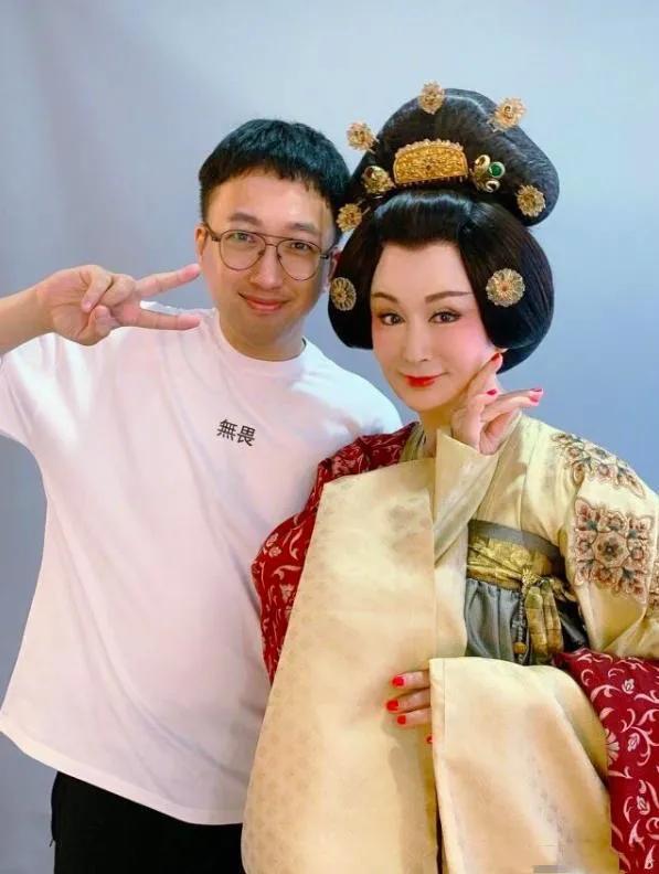 Yu Zheng and his family-like friends Zhao Liying, Zhu Yilong, Chen Xiao, Yang Mi, Xu Kai - iMedia