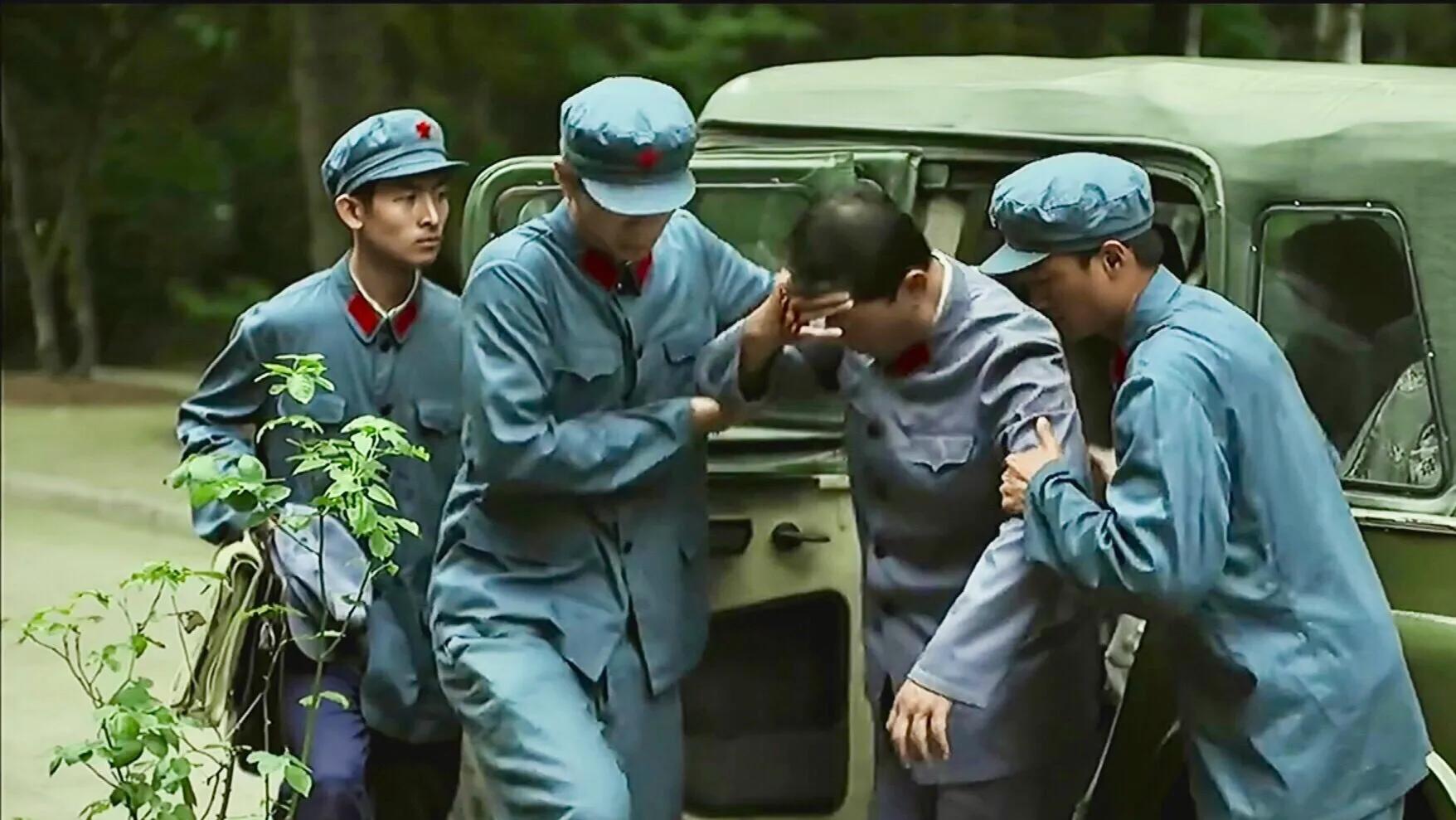 "Parents Love" Why did Jiang Defu's driver Xiao Fang crash into a tree ...