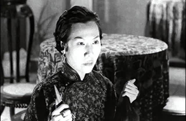 The veteran movie queen, master of tragedy, won the award and closed ...