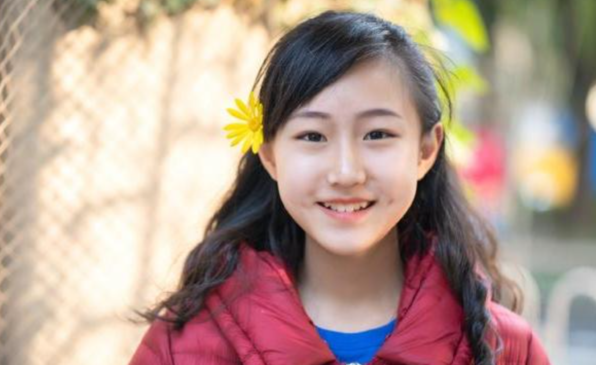 Tong Xing Shao Yibu: He once acted with Yang Mi and Deng Chao, but he ...