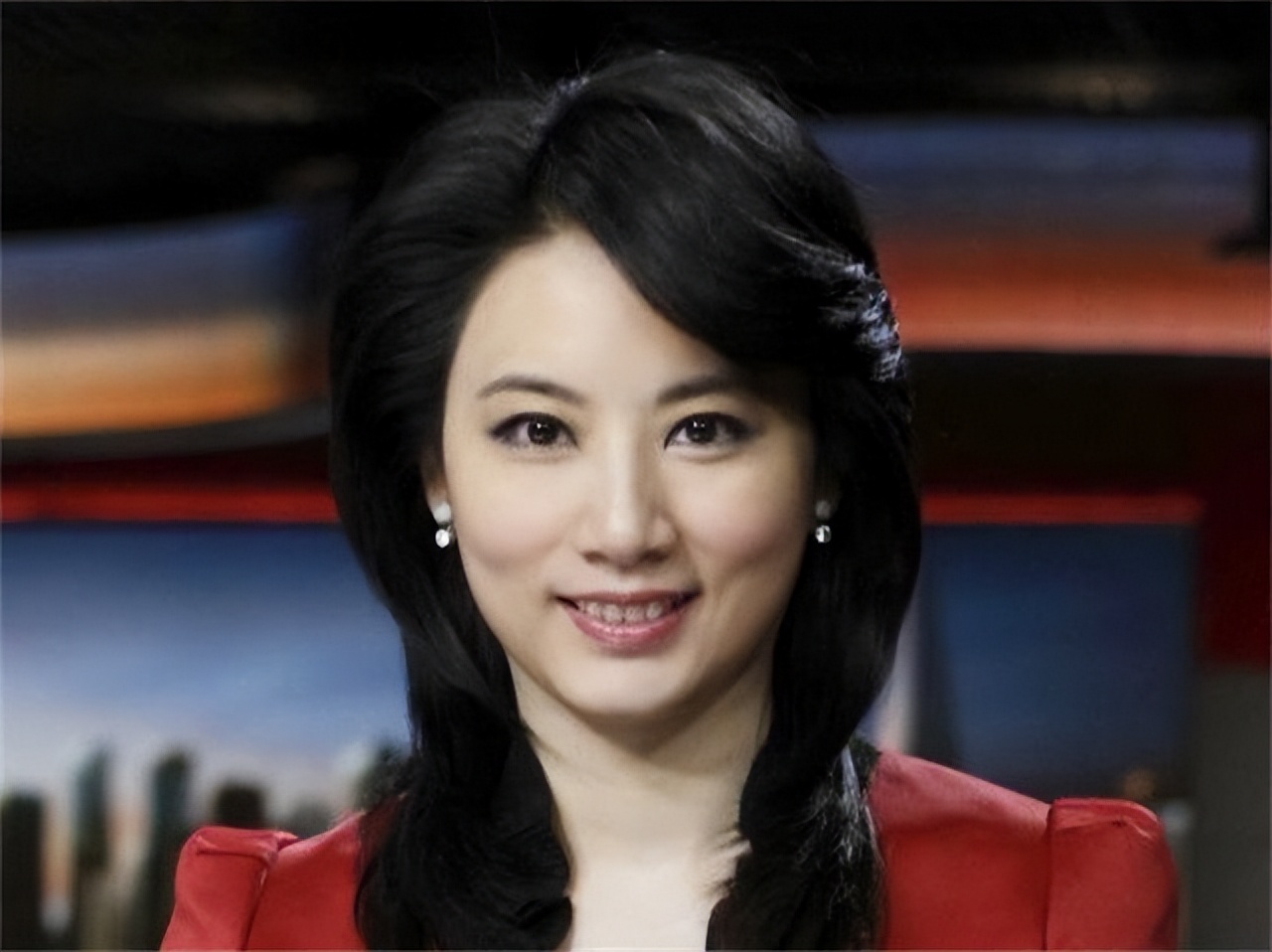 Dragon TV Yin Hong, the most beautiful host in China, bar none! She is ...