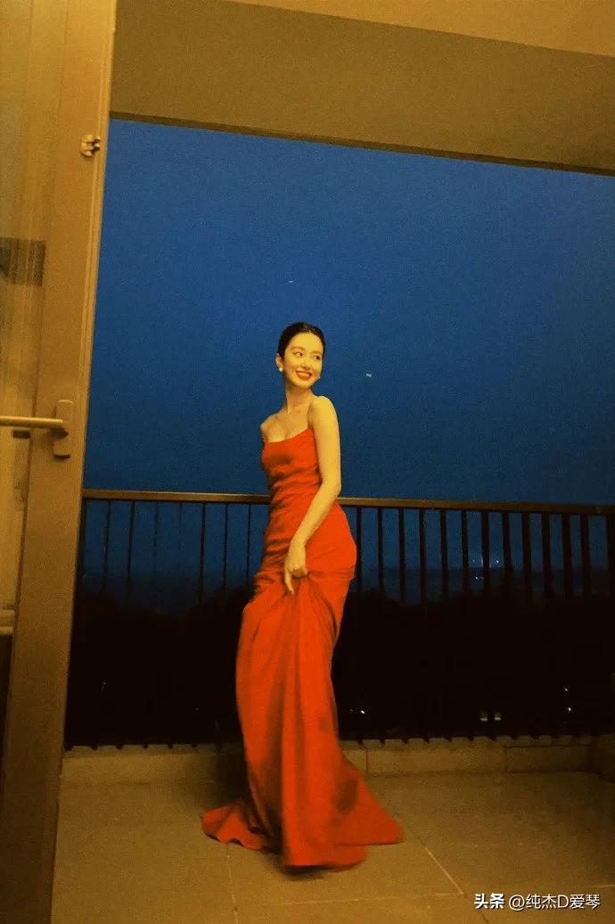 A compilation of recent female star red dress styles, here is a ...