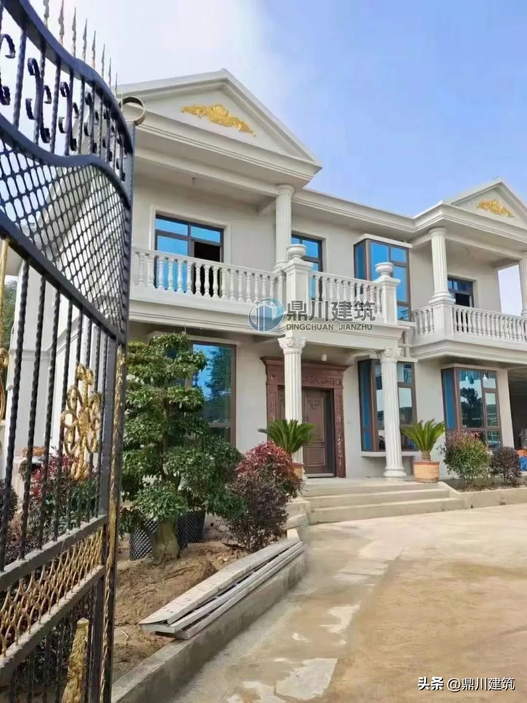 The two-story villa covers an area of 116 square meters. The case is ...