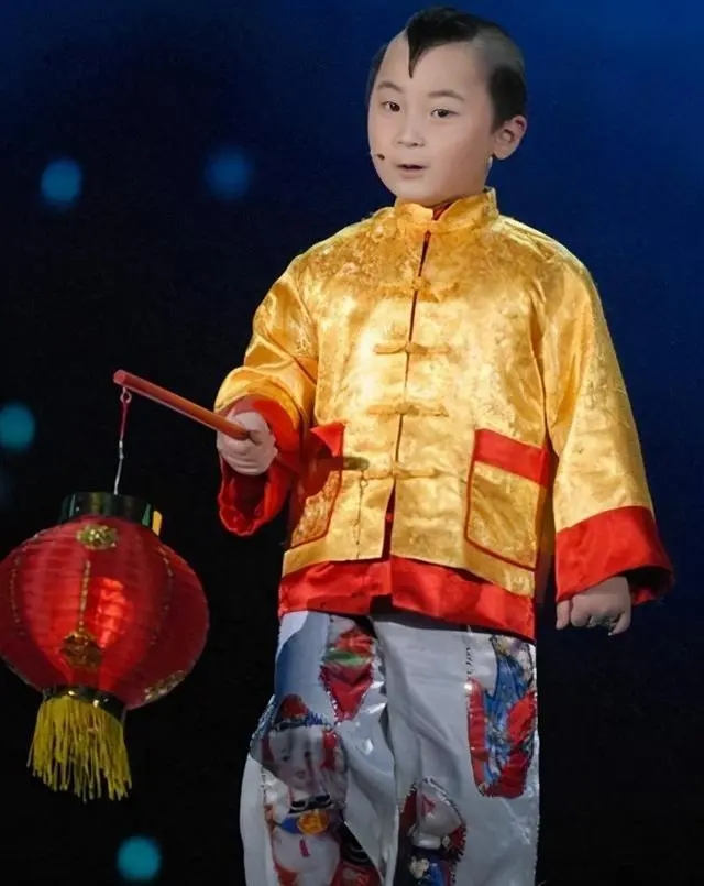 Opera prodigy Deng Minghe: At the age of 6, he went to the Spring ...