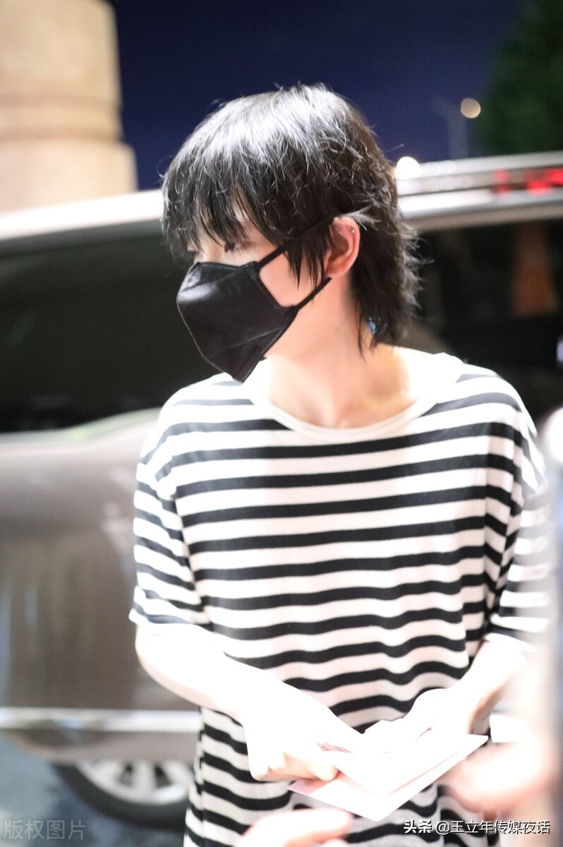 Zhou Zhennan's first concert in Changsha Reuters: black and white T ...