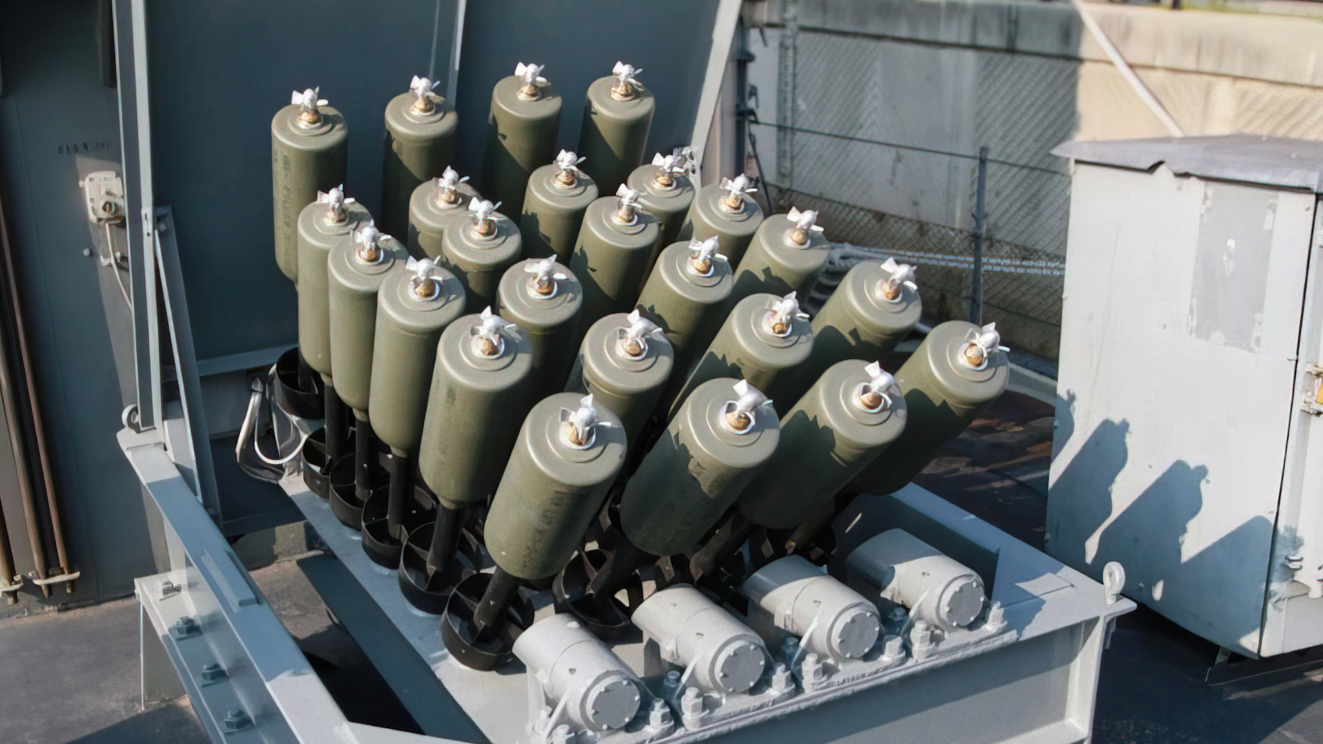 Anti-submarine weapon of World War II: Hedgehog Cannon! The black ...