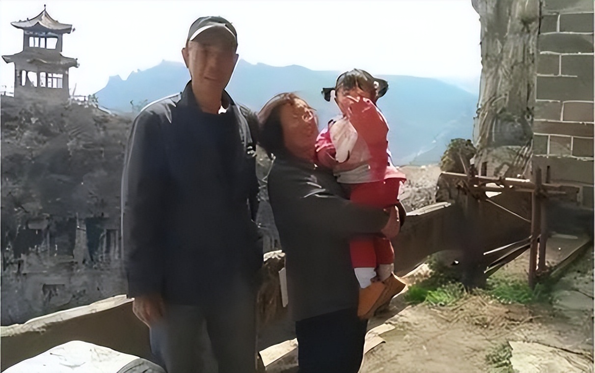 The eunuch lived alone in the temple for 28 years. After staying ...