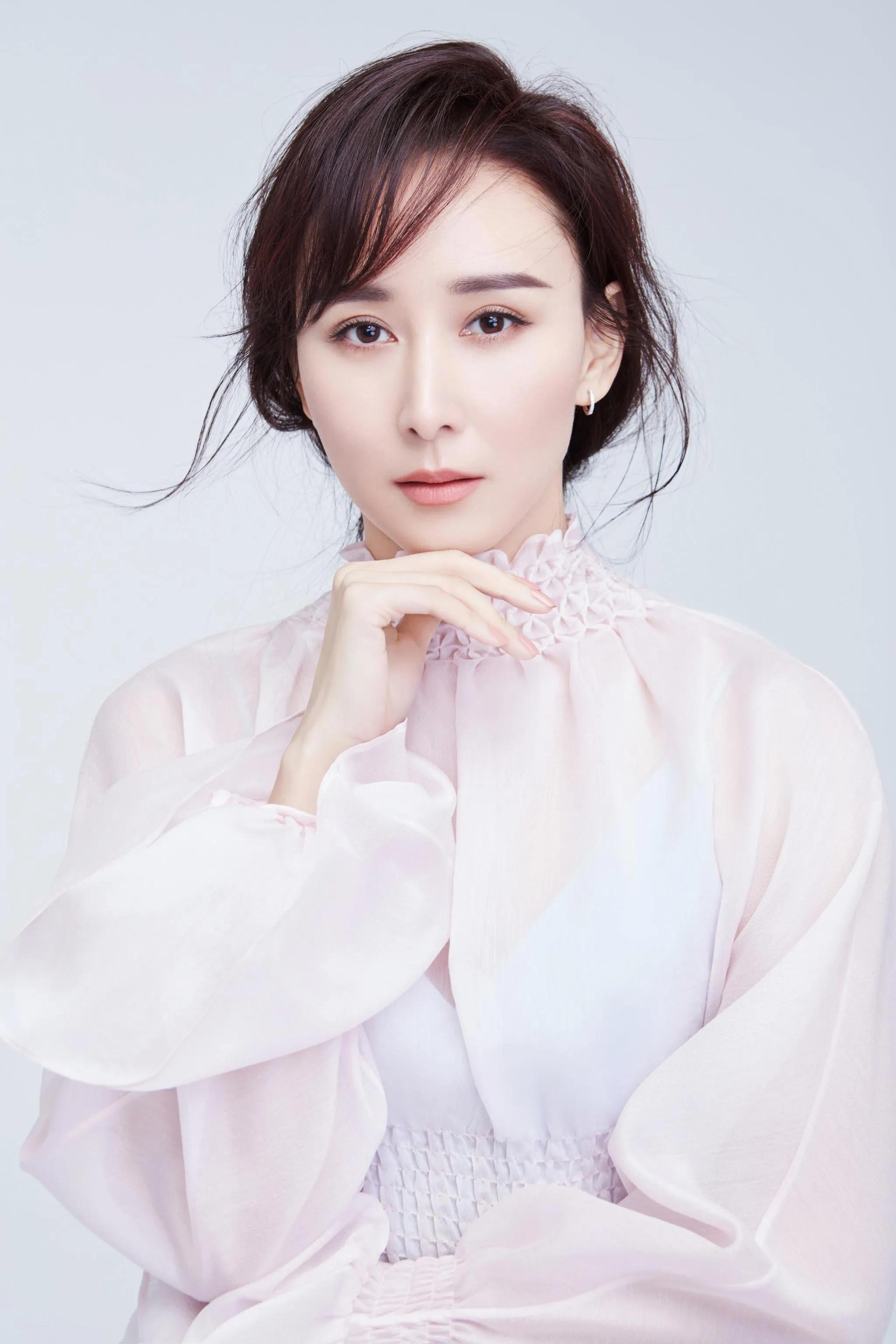 Hu Jing, the beauty under the moon forest - iMedia