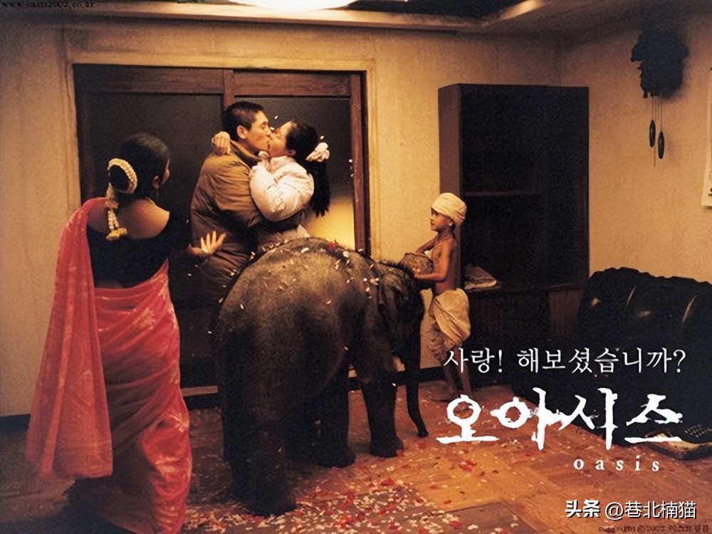 How does the movie "Oasis" use close-up shots to emphasize the inner ...