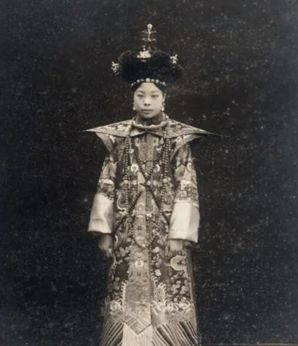 The peasant married "Pu Yi's wife" and proudly said in his later years ...