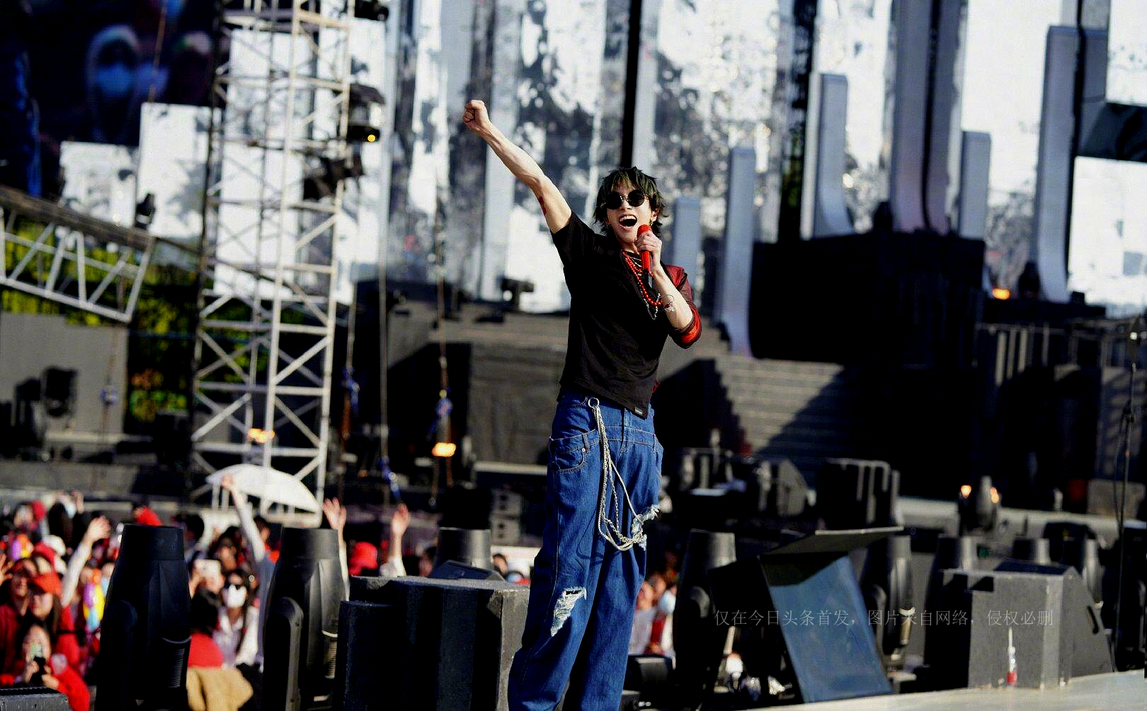 Hua Chenyu was called the eternal god of the Chinese music scene by his ...