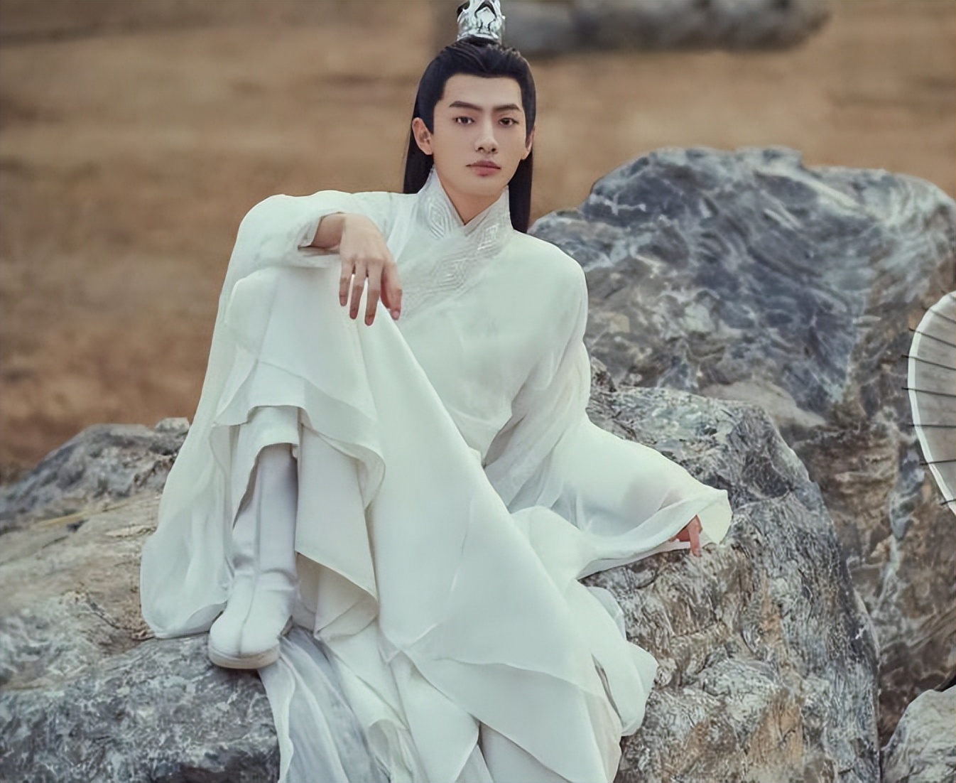 "Celebrating More Than Years 2": Fei Qiming plays Versace, Zhou Yuchao ...