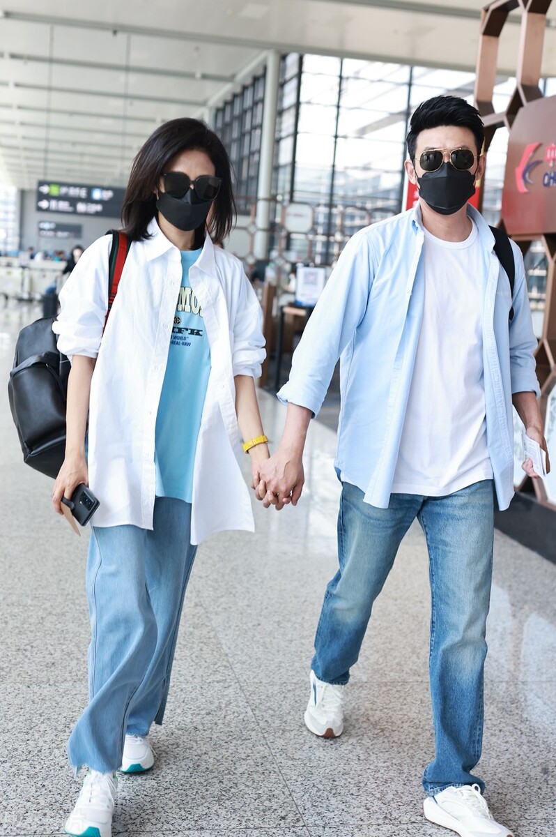 Immortal love is enviable! Lu Yi and Bao Lei hold hands to show their ...