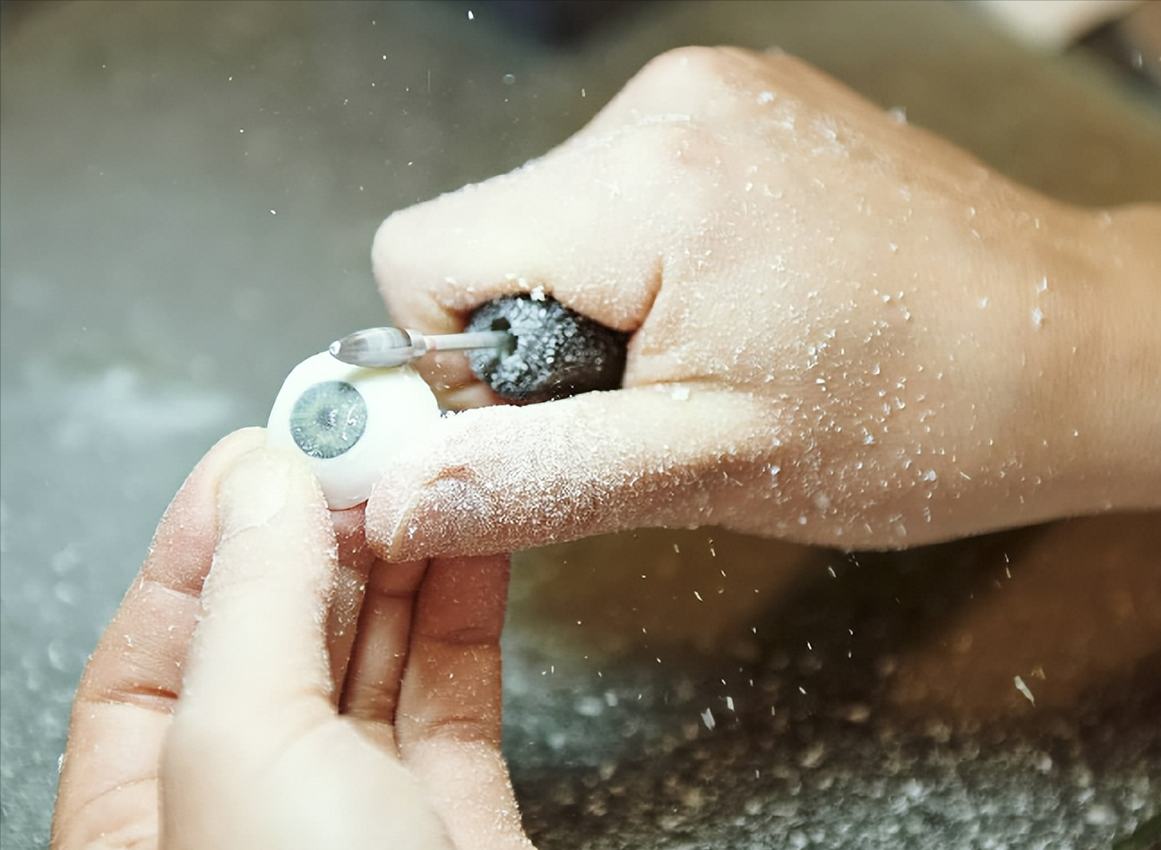 Causes of excessive secretions when wearing prosthetic eye patch - iNEWS