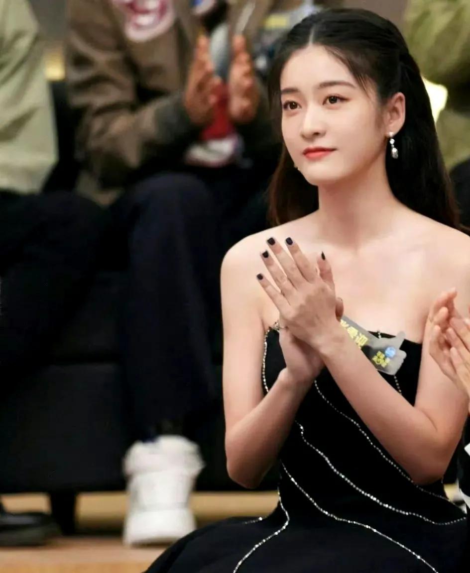 Zhang Xueying's dress and private server look good - iMedia