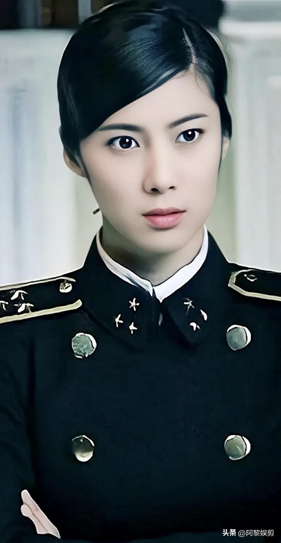 Wang Ke in military uniform is so pretty - iNEWS