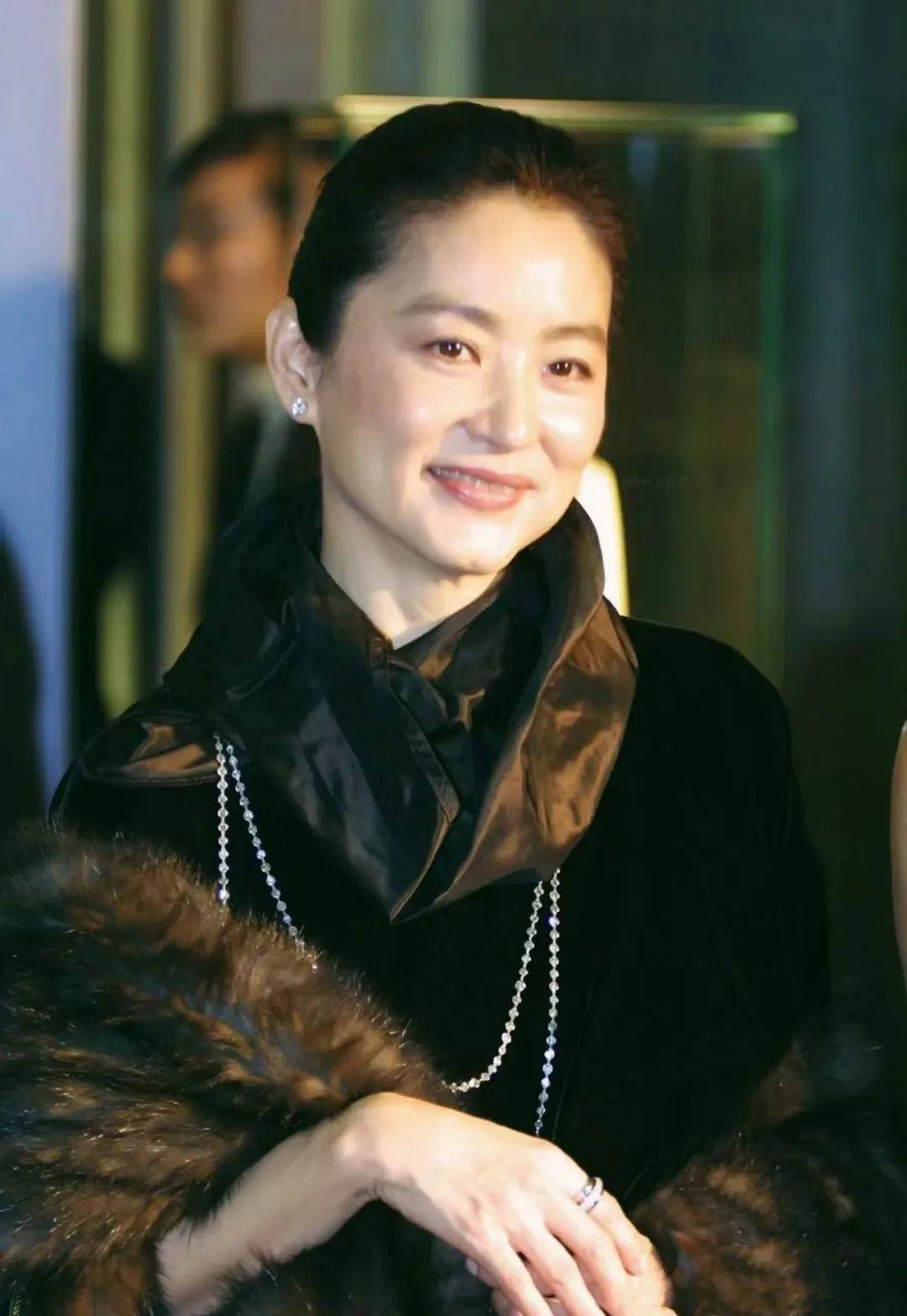 Lisa just left the show and took over as a meal replacement? What ...