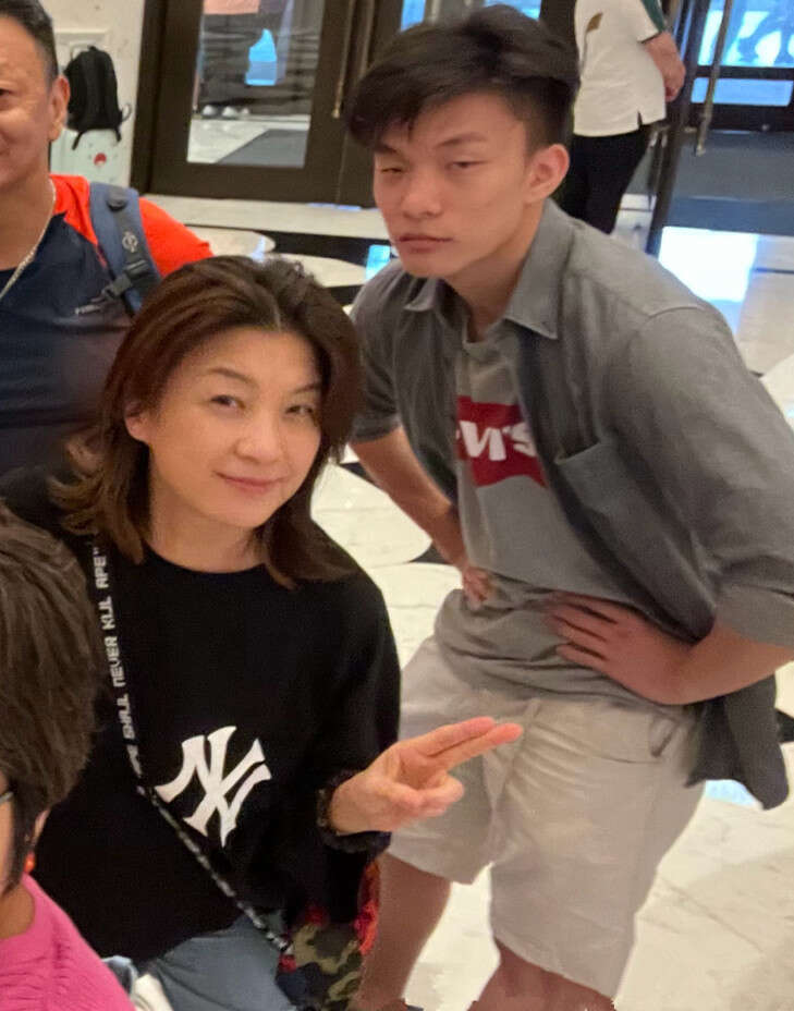 60-year-old Qian Xiaohao's family portrait is exposed! The second-married wife has a good ...