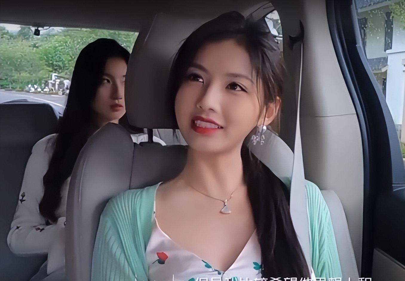 Zhang Han's new love affair was exposed on the Internet, and he returned to the same residence ...