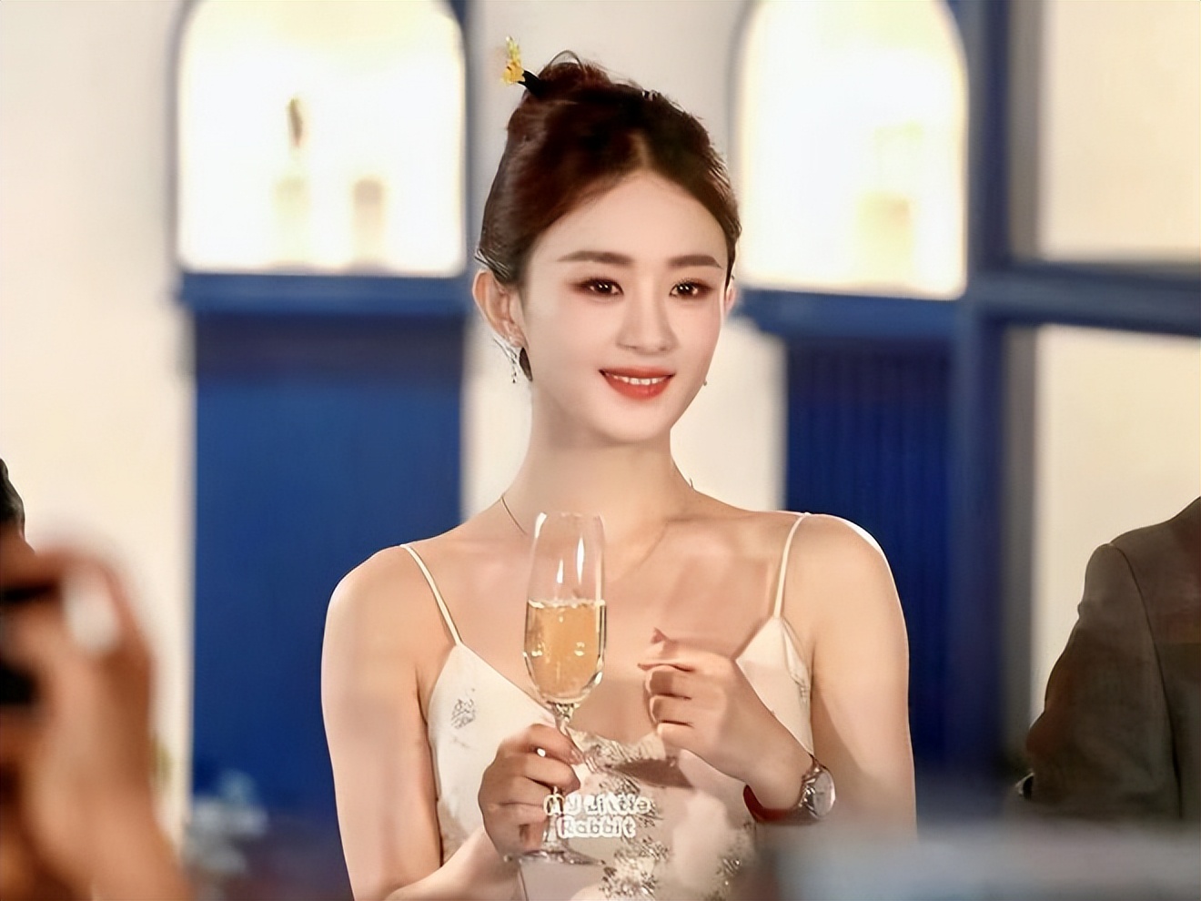 Huo Jianhua hugged Zhao Liying intimately, paying attention to Ruby Lin ...