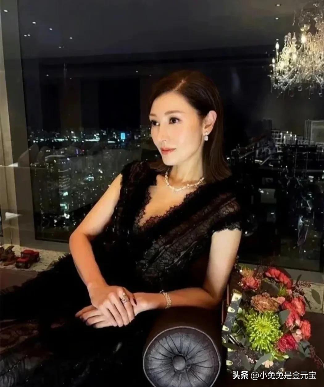 Li Jiaxin shows jewelry, do you think she is born rich and handsome ...