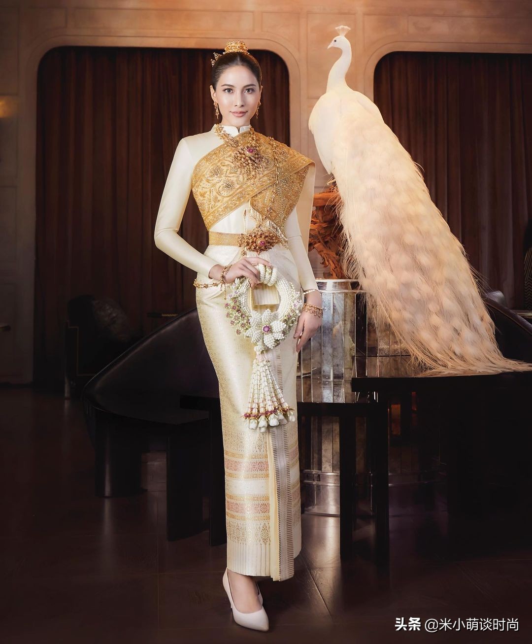Thai bride's dress, every detail is very beautiful - iNEWS