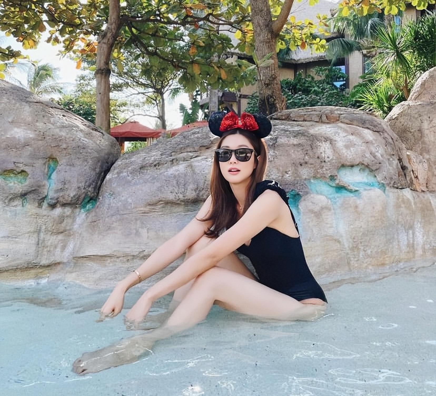 TVB's former well-known sweet beauty star basks in swimsuits and plays with water - iNEWS