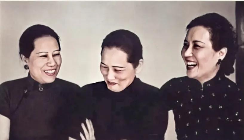 In 1943, the three Song sisters met for the last time. Look at this ...