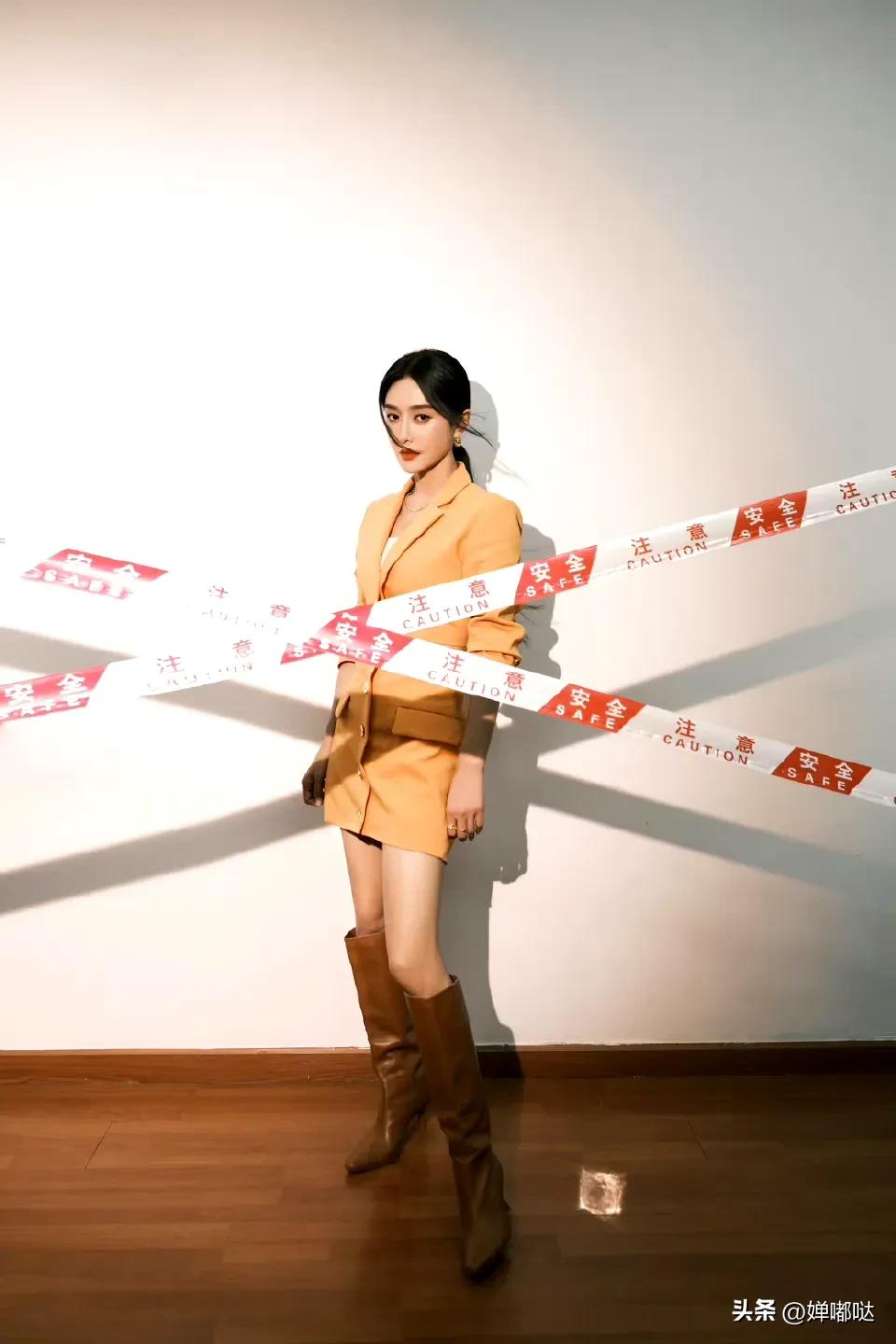 [Du Da said] Ms. Qin Lan with exquisite facial features, wearing a ...