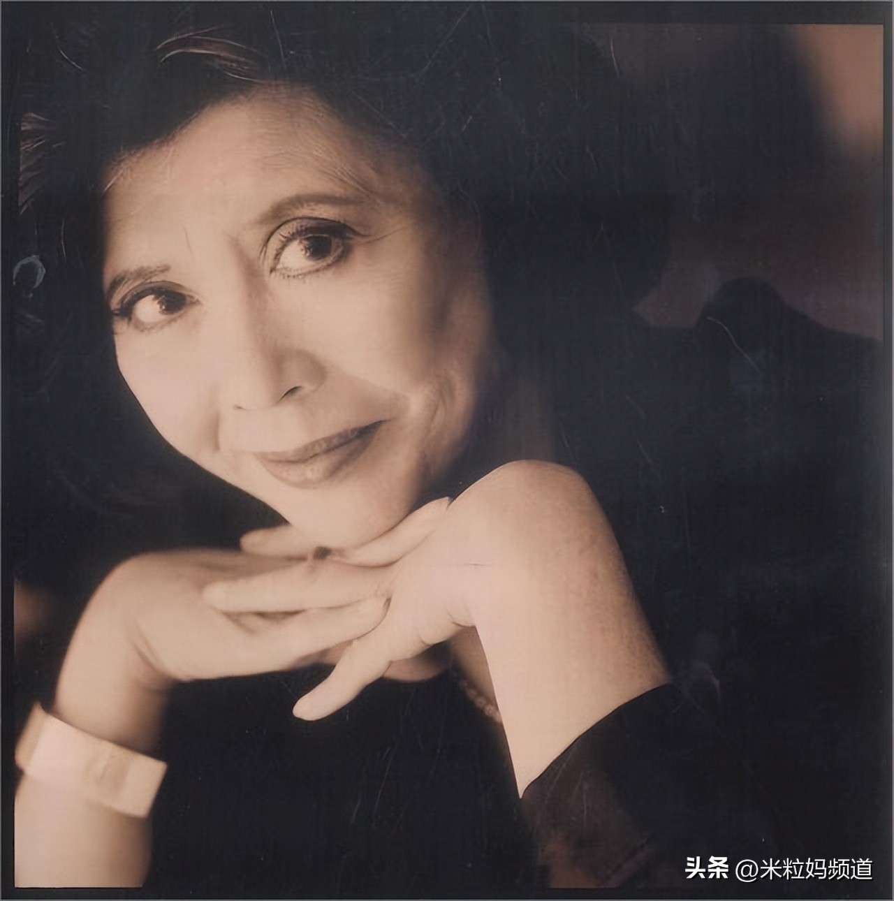 She is the first Chinese "Bond Girl", 30 years earlier than Michelle ...