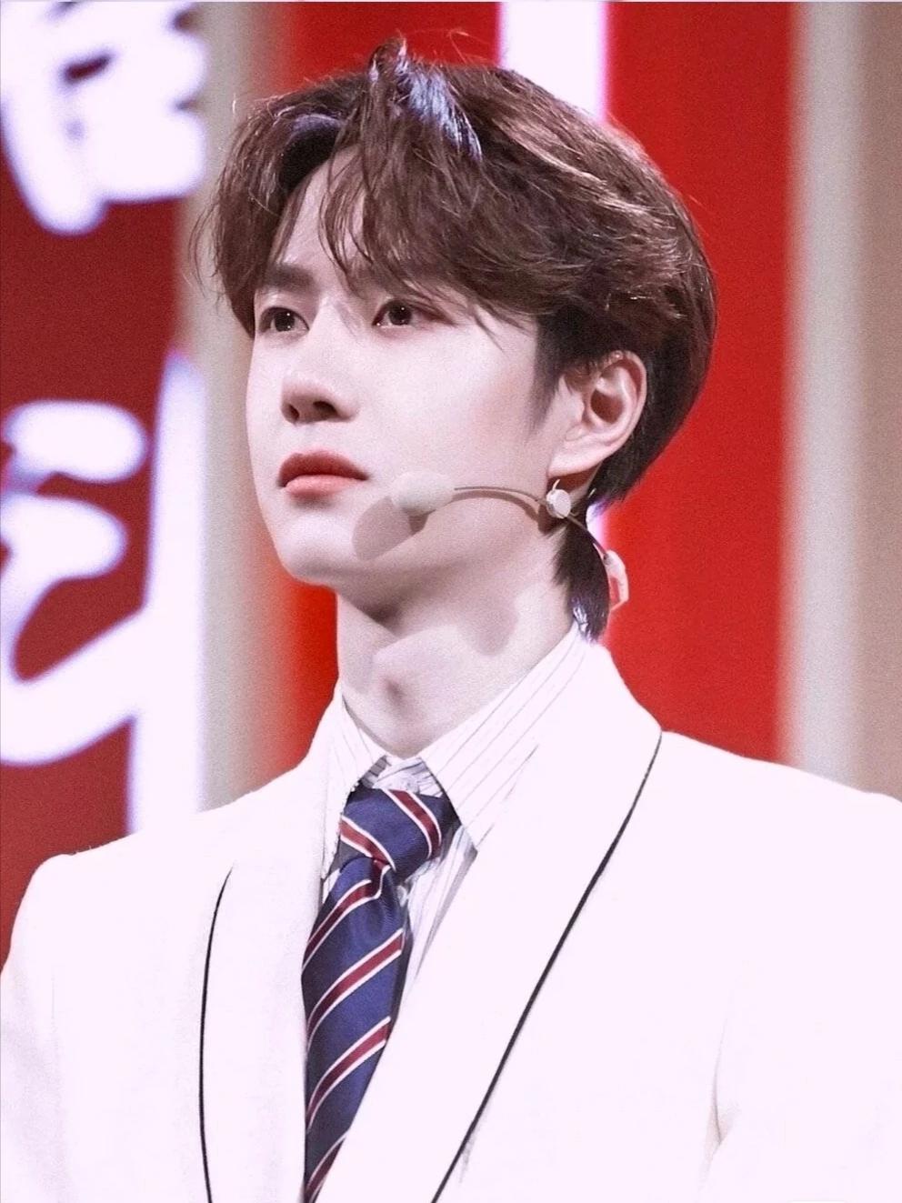 This talented boy not only has super good looks, but also has amazing ...