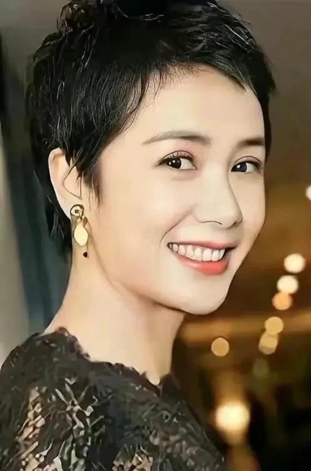 56-year-old Jiang Wenli and 43-year-old Ming Dao acted as couples, Ming ...