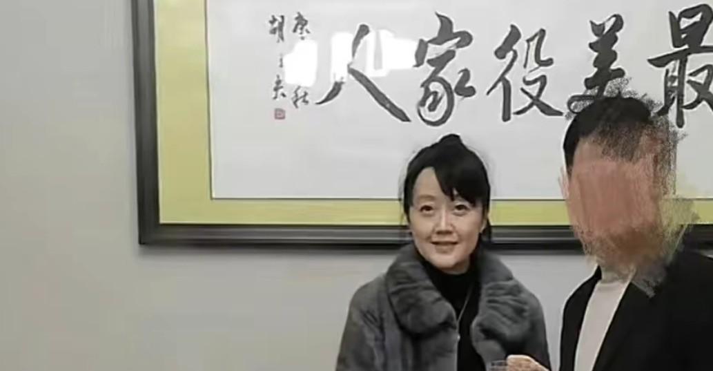 A recent photo of 50-year-old Ni Lin was exposed, looking slightly ...