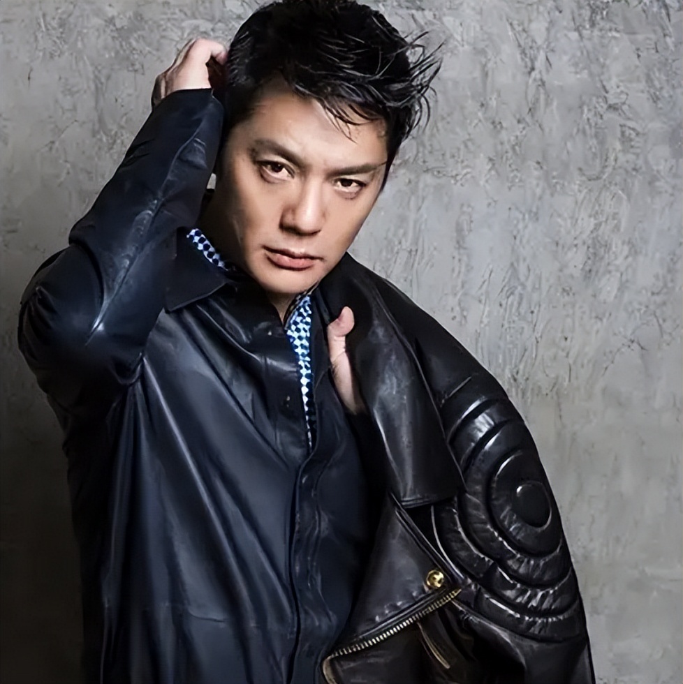 Fu Chengpeng: After he became famous, he abandoned his bad wife and ...