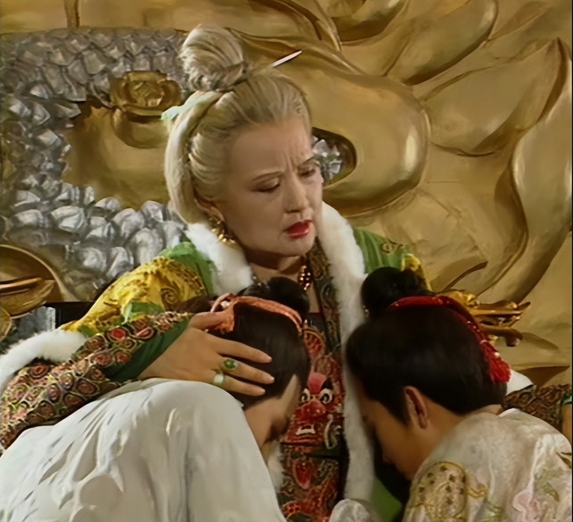 After his son Li Xian ascended the throne, how did Wu Zetian spend his ...