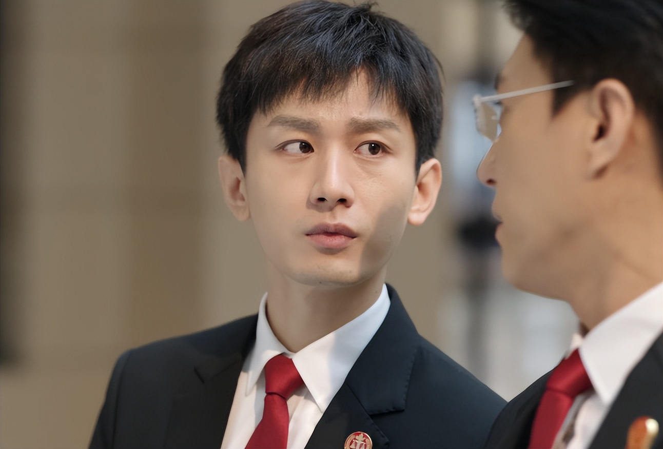 Who is "Bottom Line" popular?Two women and one man, good actors catch ...