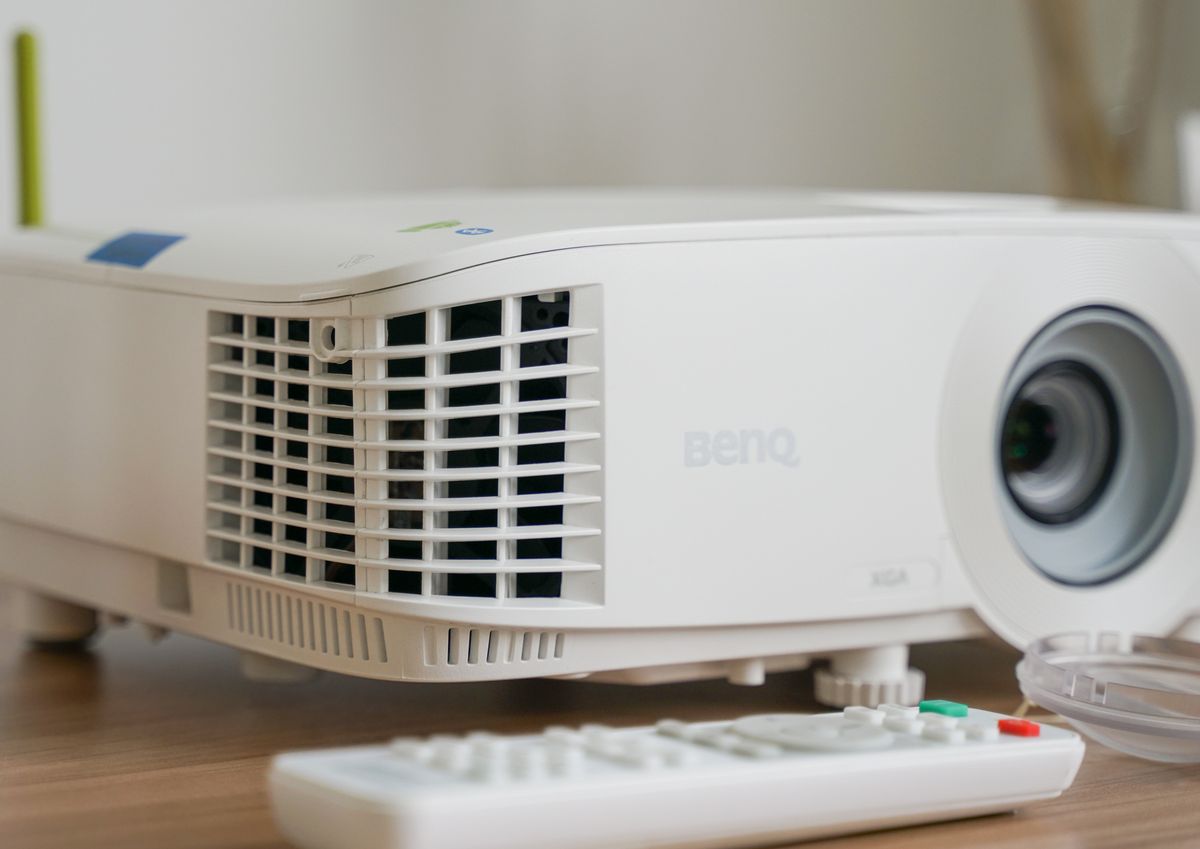 Large screen + intelligent system, BenQ professional commercial projectors inject new energy ...