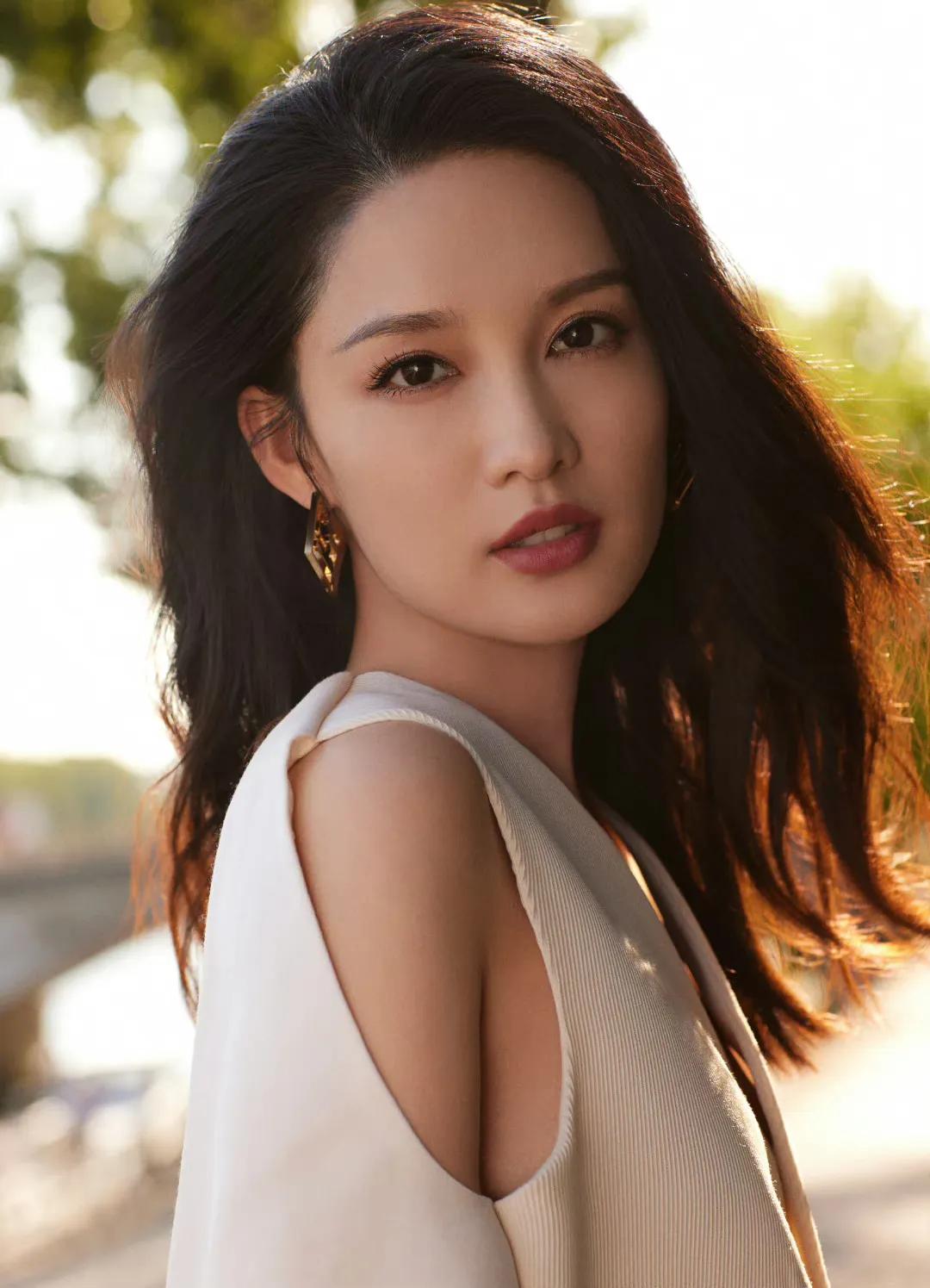 Li Qin's free and elegant picture, I like it so much - iNEWS