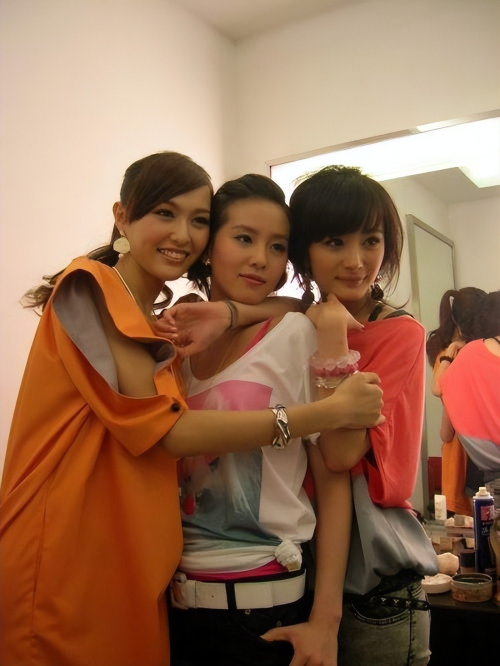 A good sister before others, but an enemy after others?These 3 pairs of ...