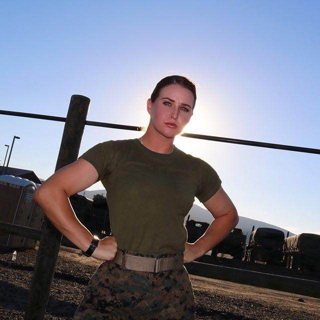 An American female soldier with brutal muscles, gentle and tough ...