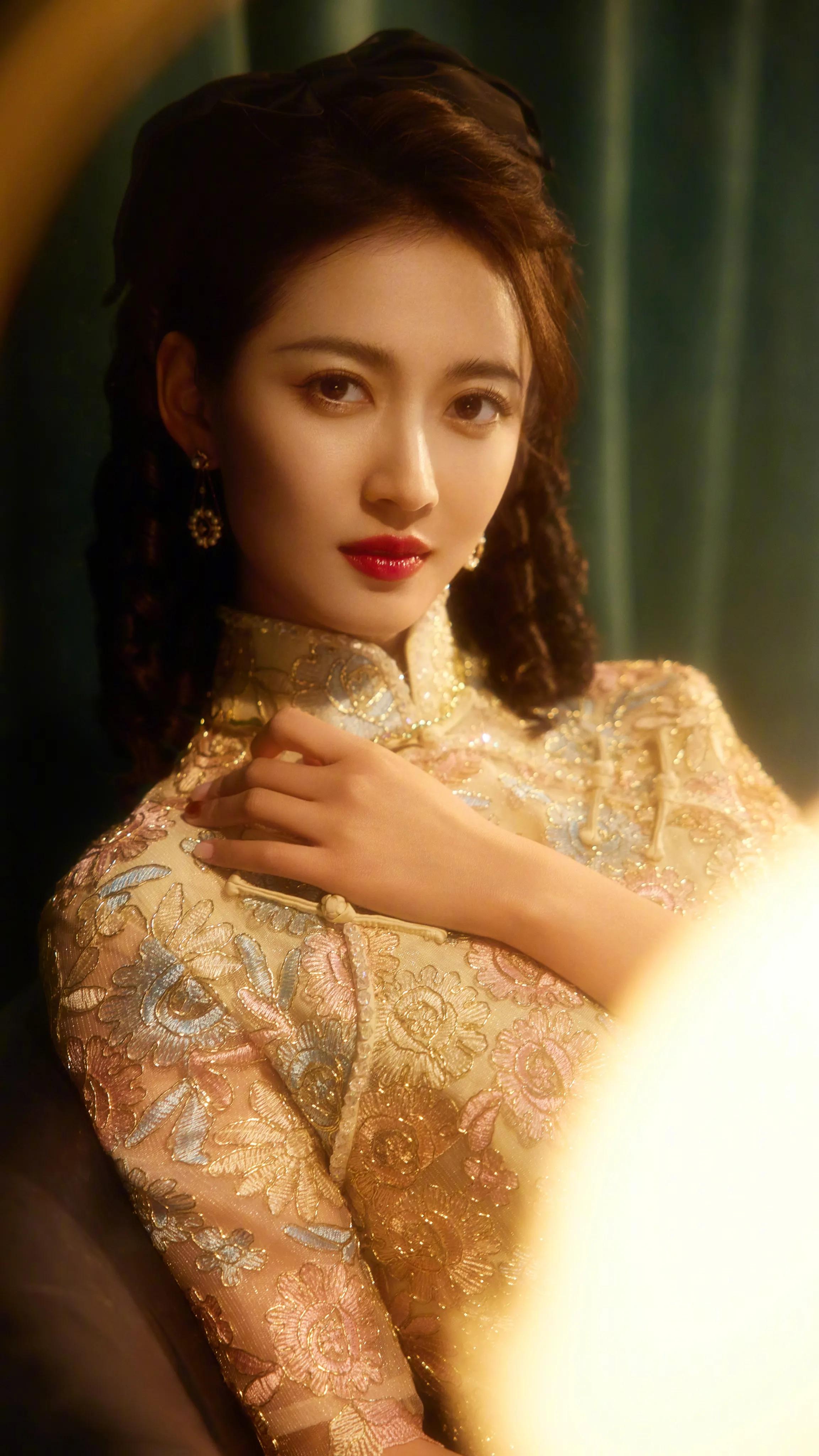 Chen Yuqi April 20, 2023 Exquisite Atlas of Thousands of Styles Retro ...